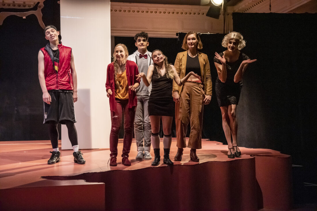 Daumen Drücken! – Neuköllner Oper